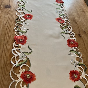 Red Poppy Embroidery Oblong Table Runner Green Lilac Floral Scalloped ...