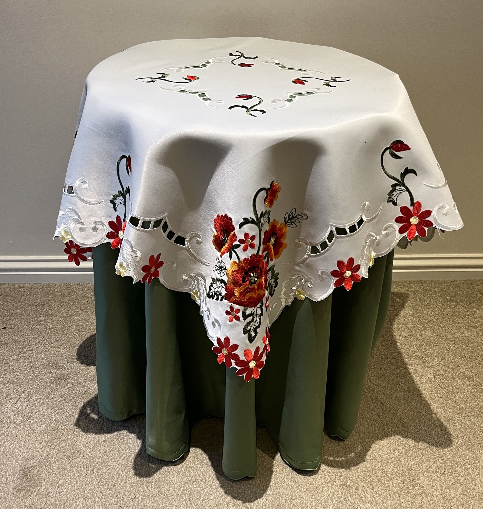 Red Green White Gold Red Poppy Embroidery Square Tablecloth Scalloped ...