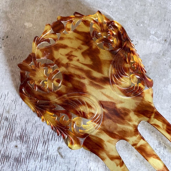 Beautiful vintage faux tortoiseshell hair comb with s… - Gem