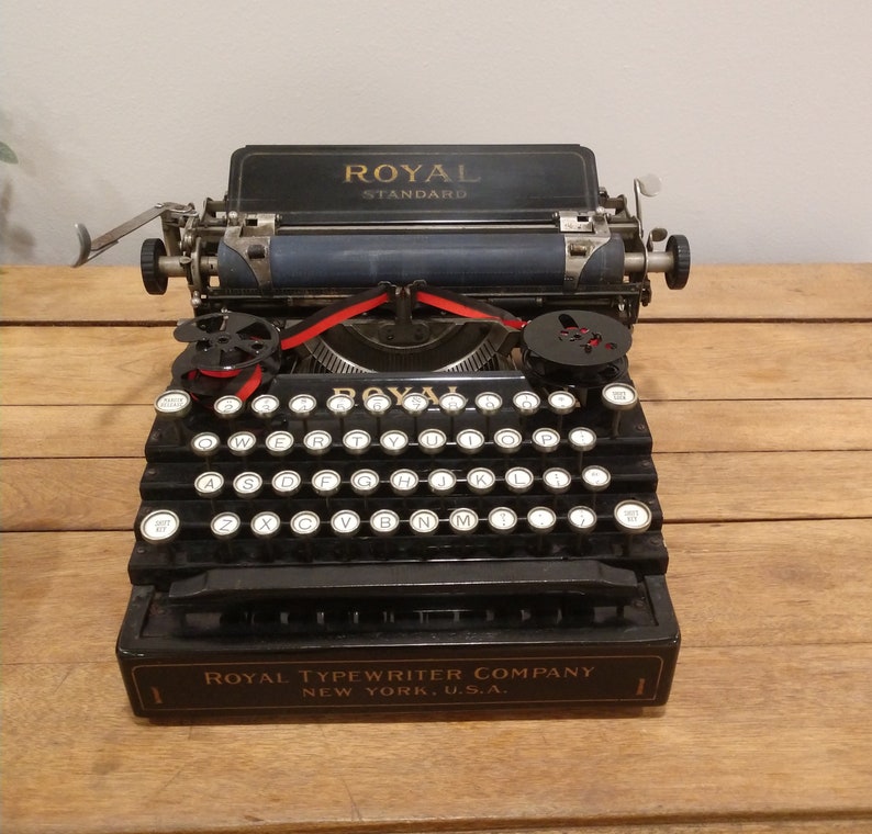 Royal Typewriter, Vintage Typewriter 1 Serial Number 51206, 1900's ...