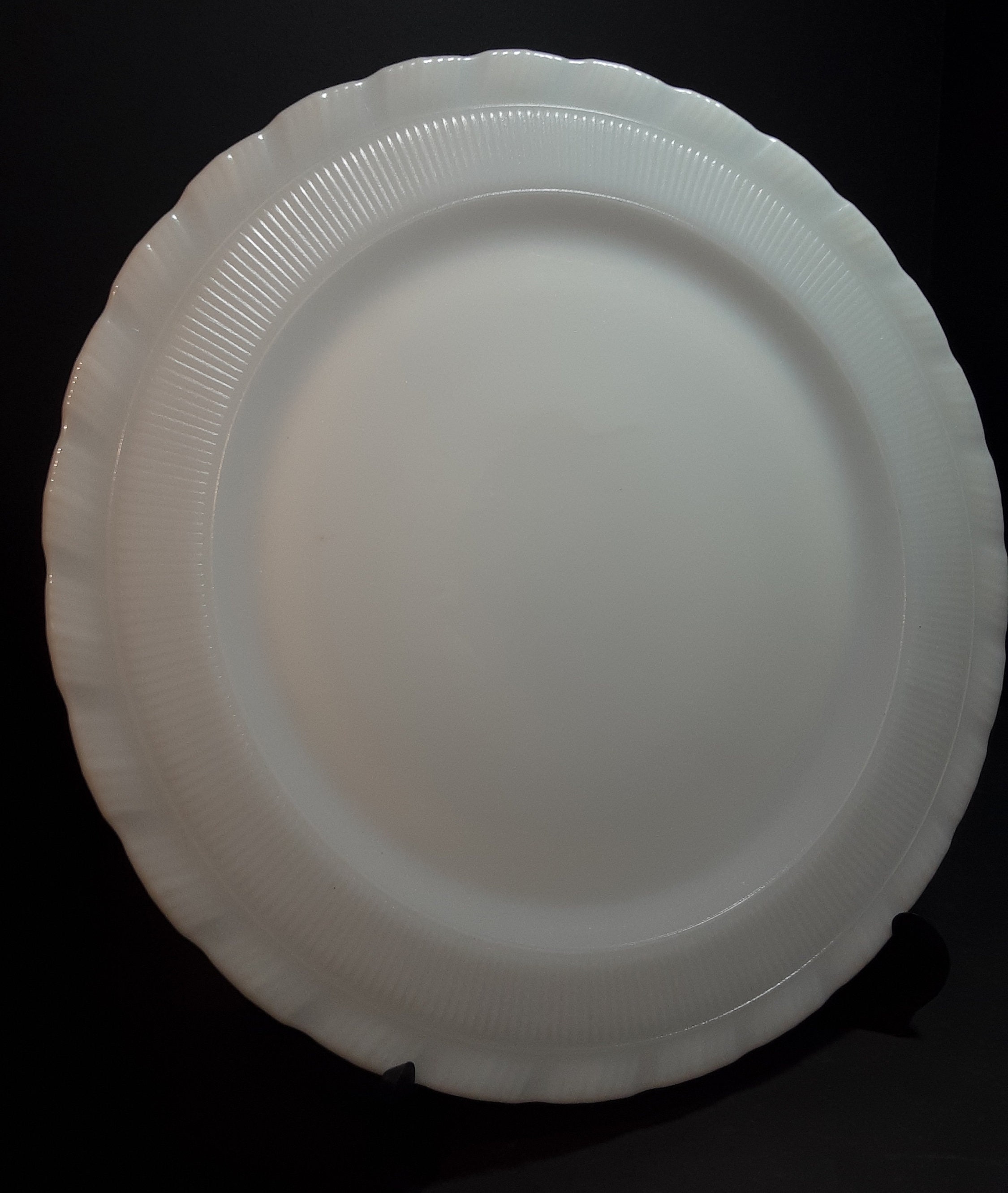 Ruffled Scalloped Edge Round Milkglass Platter With Art Deco Style ...