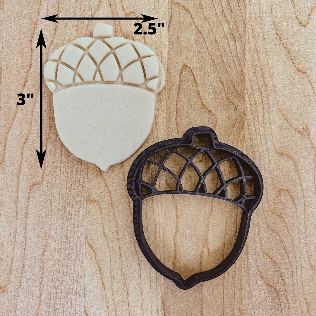 Acorn Detailed Cutter: Fall Thanksgiving Oak Tree Decor - Etsy