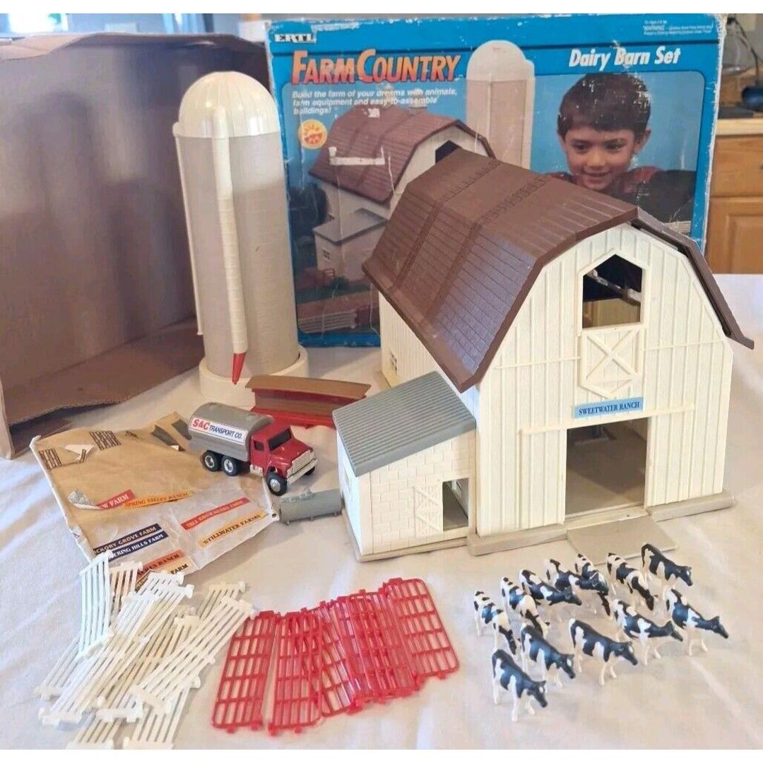 Ertl Farm Country Dairy Barn 82 Pc Set Silo Fence Cows #4304 Incomplete ...