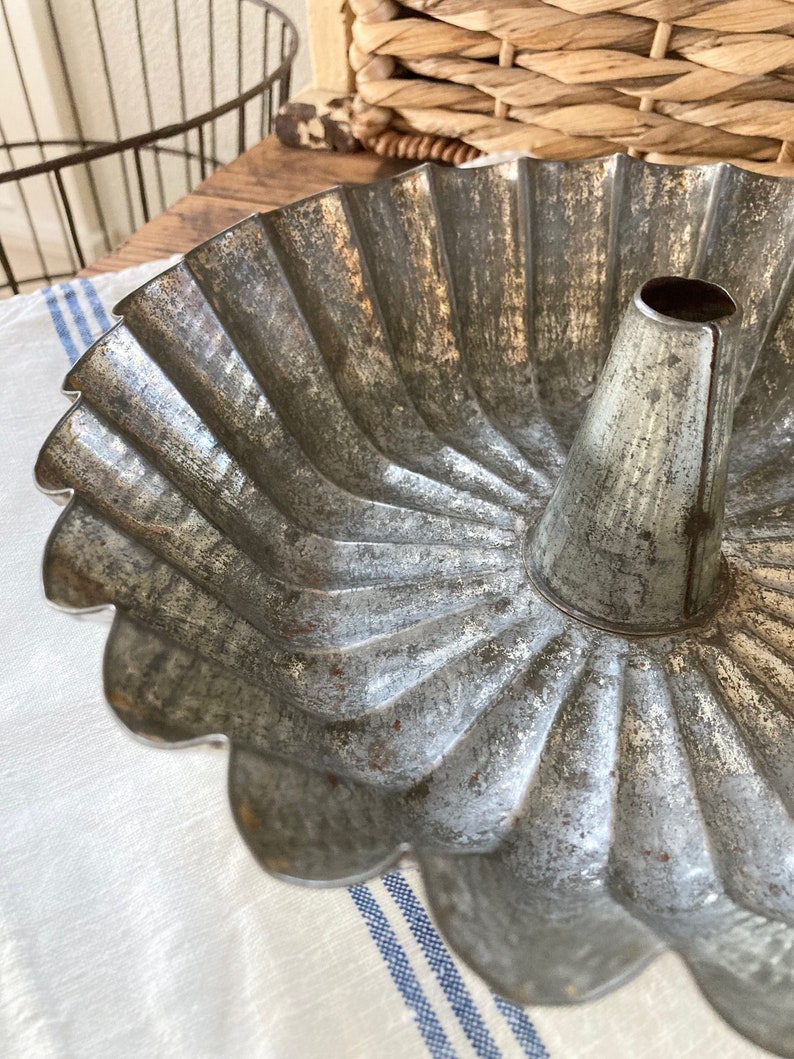 Gorgeous Antique Fluted Metal Bundt Cake Pan Patisserie - Etsy
