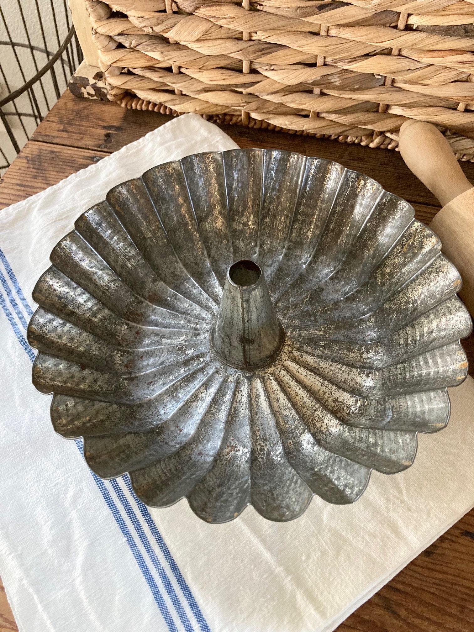 Gorgeous Antique Fluted Metal Bundt Cake Pan Patisserie - Etsy