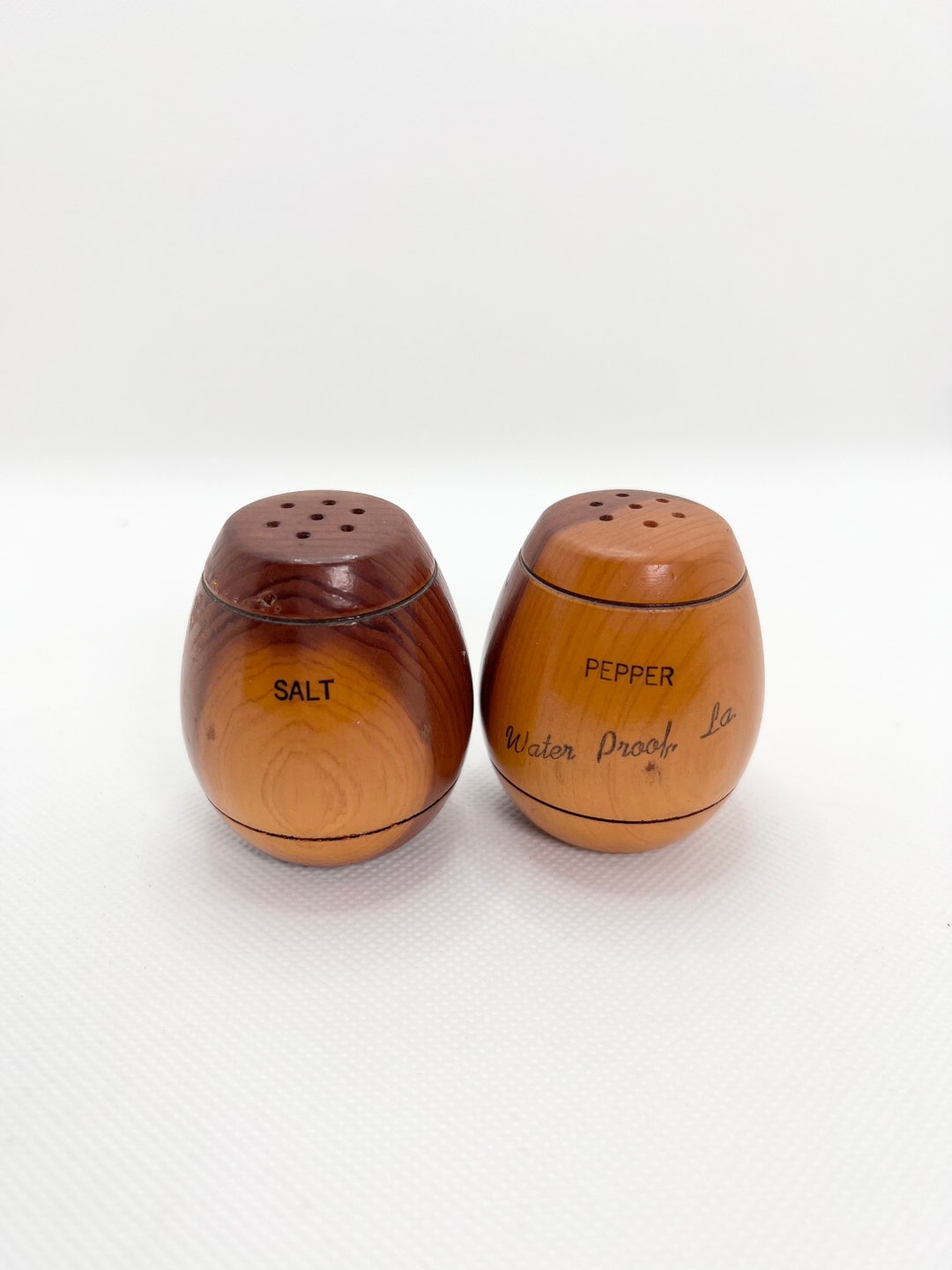 Vintage 2 Tone Wooden Barrel Salt and Pepper Shakers Collectible ...