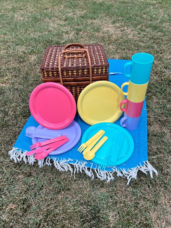 Wicker Picnic Basket Vintage Durable Plastic Dinnerware Set With Cups Picnic Set for 4 Vintage Picnic Set Pastel Picnic Plates Cups Etsy