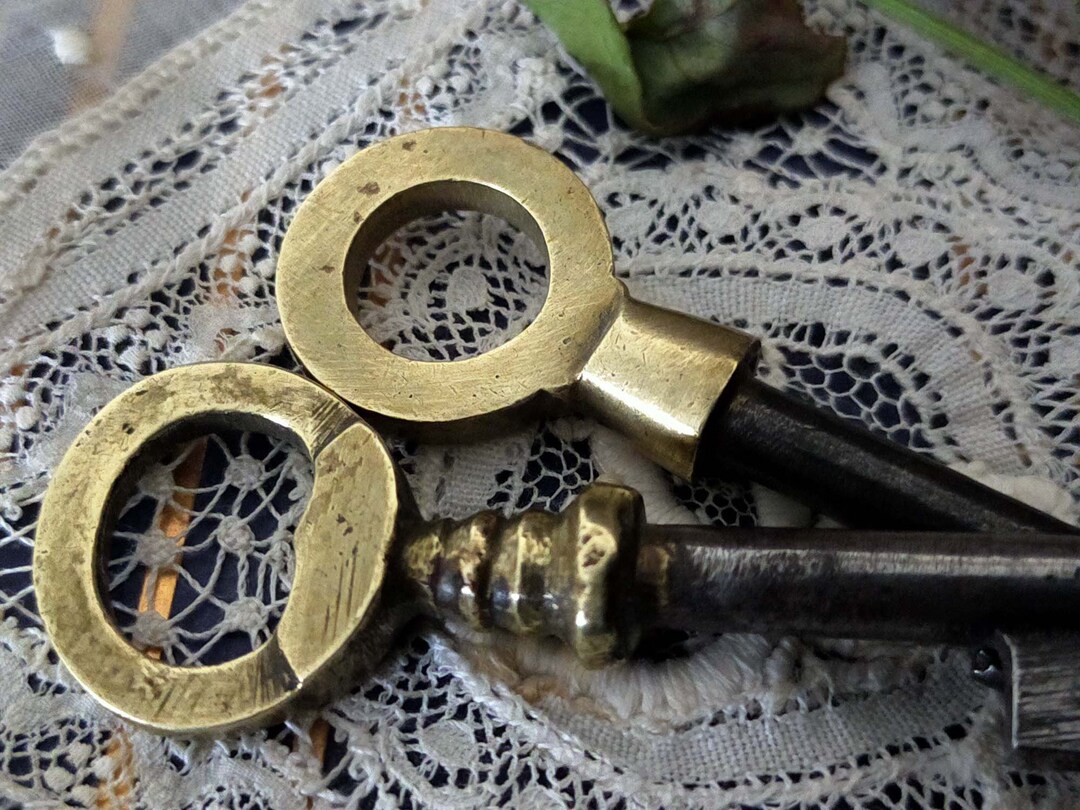 Antique French Keys,skeleton Keys.set of 2pcs,bronze,iron.souvenir of ...