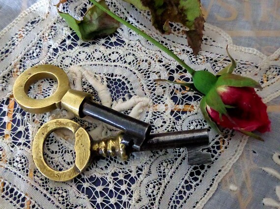 Antique French Keys,Skeleton Keys.Set of 2pcs,Bronze,… - Gem
