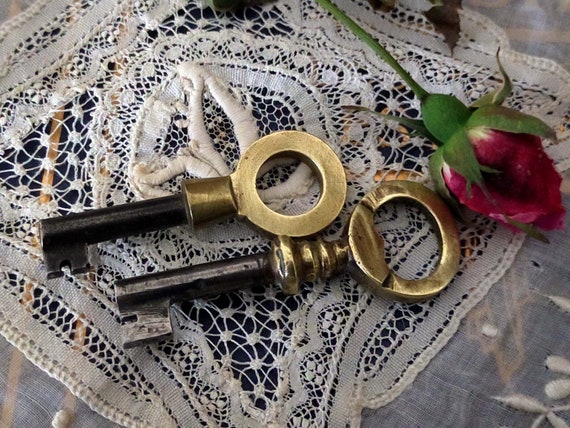 Antique French Keys,Skeleton Keys.Set of 2pcs,Bronze,… - Gem