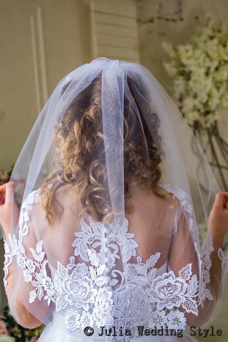 Voiles de première communion en dentelle blanche bordée d'un voile ...