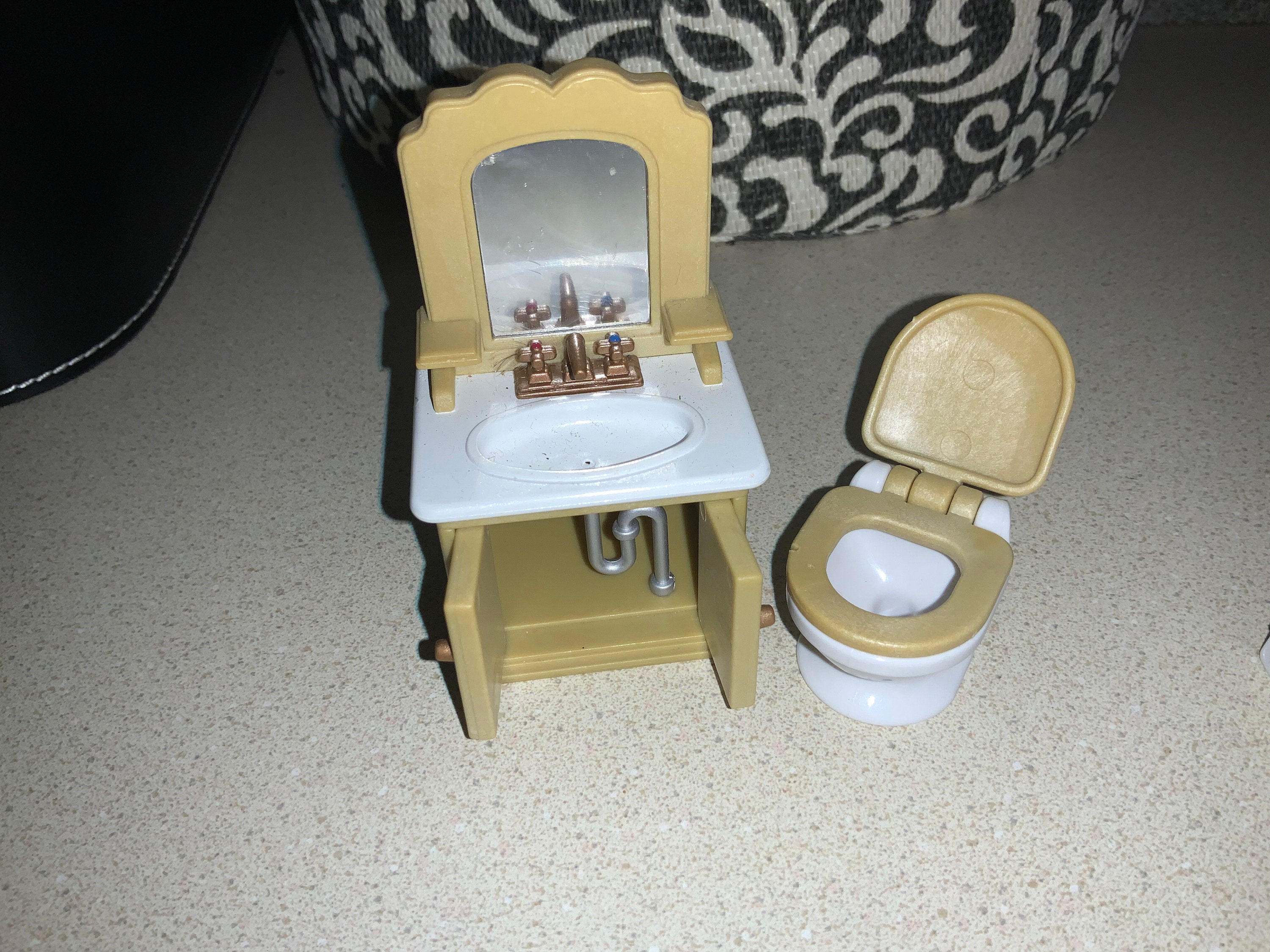 Calico Critters Sylvanian Deluxe Bathroom Set Pieces (not 100% Complete ...