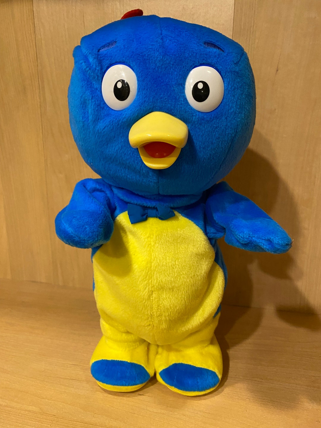 Nickelodeon Backyardigans Pablo Sing and Spin Singing Dancing Penguin ...