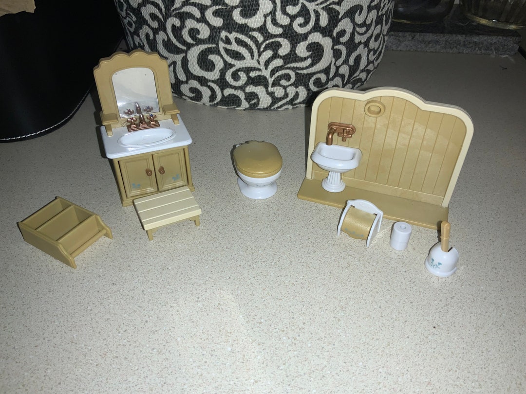 Calico Critters Sylvanian Deluxe Bathroom Set Pieces (not 100% Complete ...