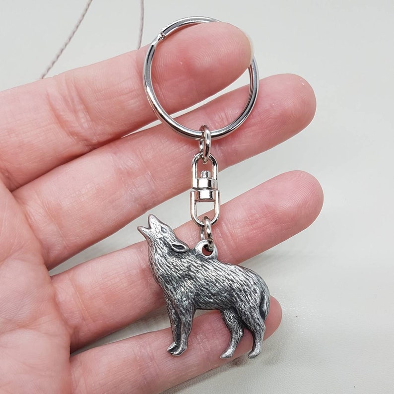 Pewter Howling Wolf Keyring Keychain. Handcrafted in the UK. | Etsy