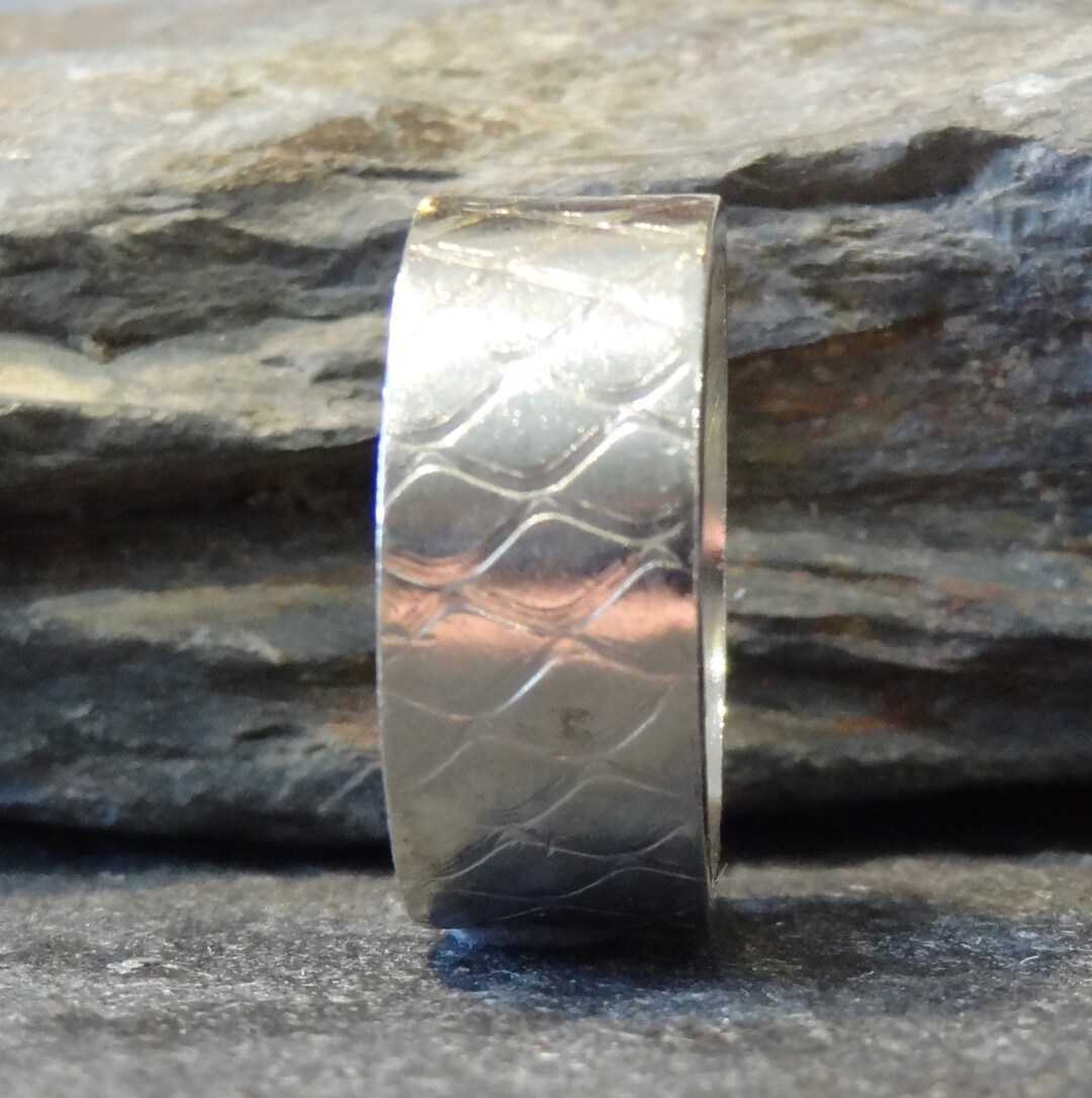 Rhiannon Cross Hatch Wedding Ring - Etsy