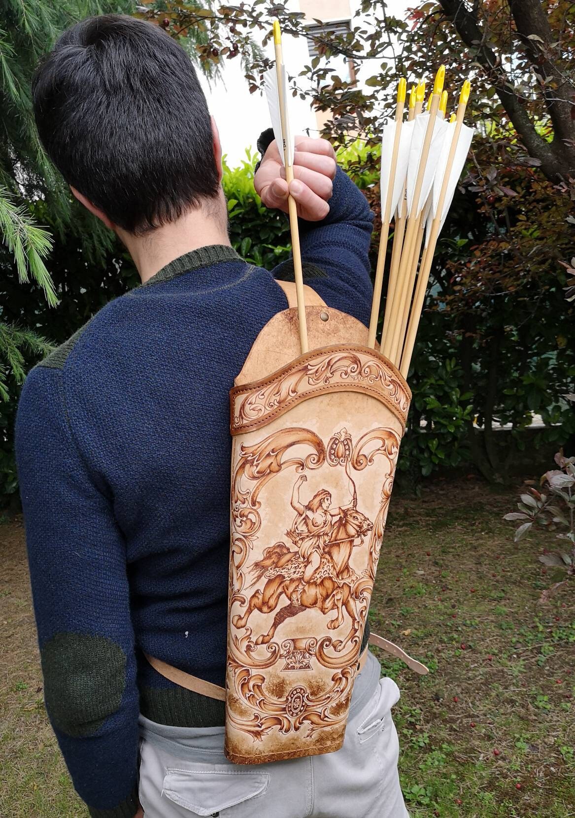 Shoulder quiver | Etsy