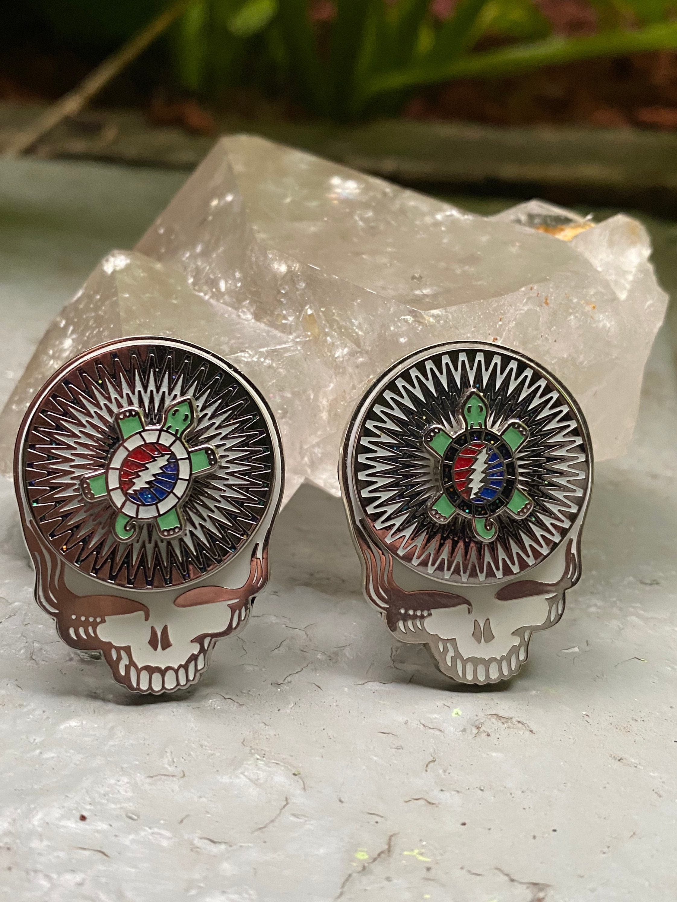 V7 Terrapin Double Spinner Pin Souvenirs & Events Collectibles etna.com.pe