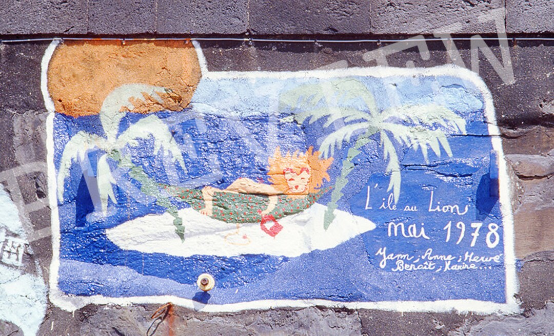 Alliance From Bermuda 70s Vintage Photo Download Graffiti Sunny Beach ...