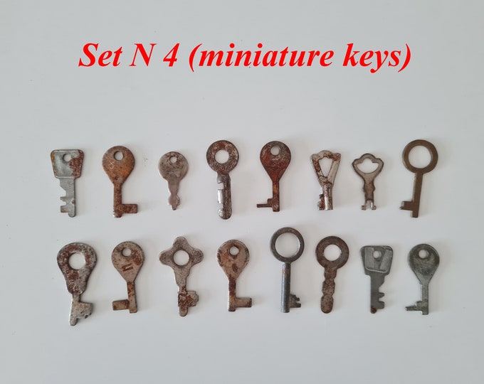Vintage Rusty Keys Big and Small Keys Cabinet Keys Old Skeleton Antique ...