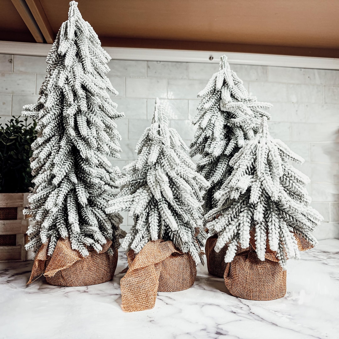 Artificial Christmas Tree for Table, Faux Christmas Tree With Snow ...