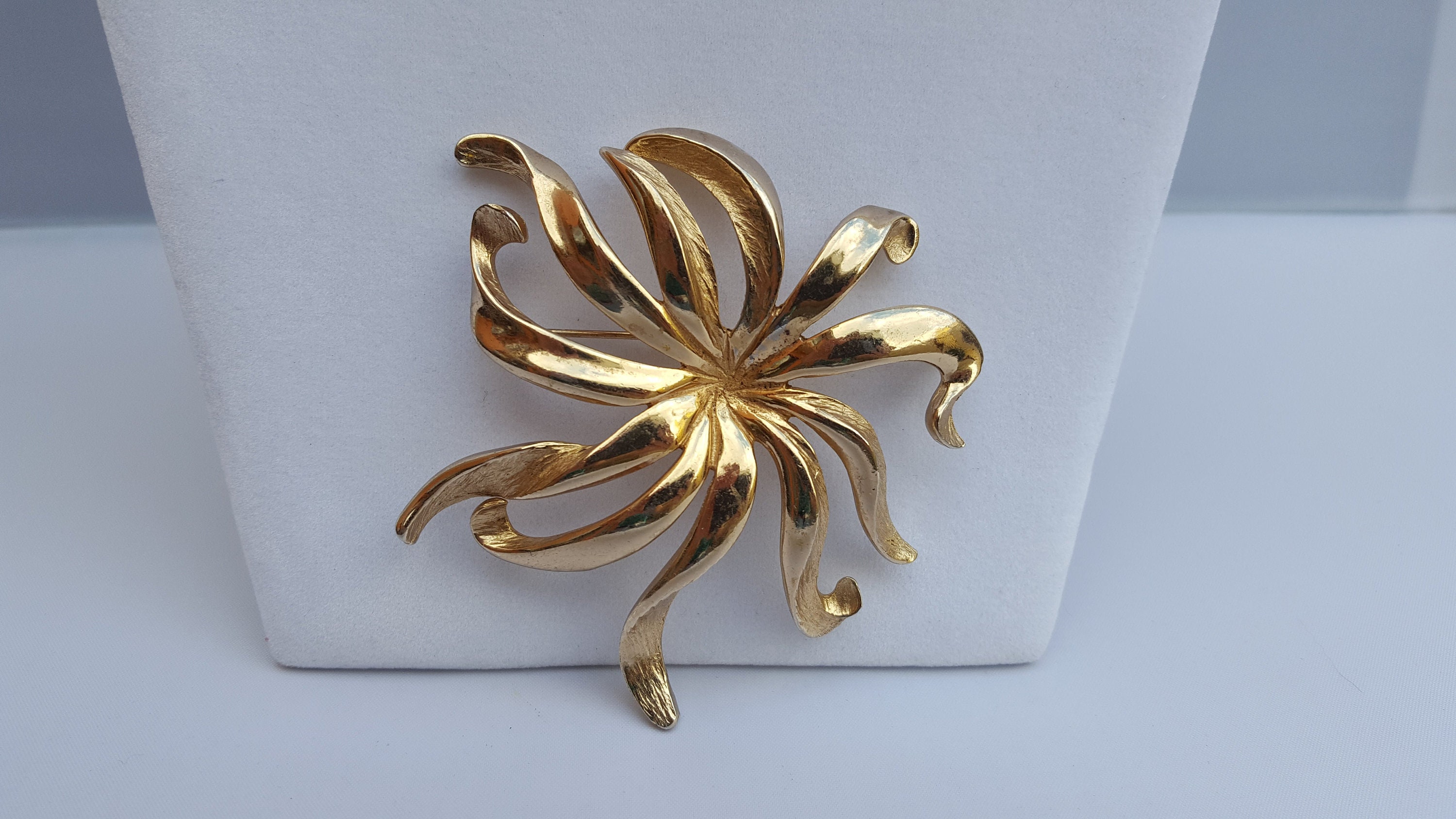 Vintage Monet Gold Tone Flower Brooch, Floral Gold Tone Pin Signed ...
