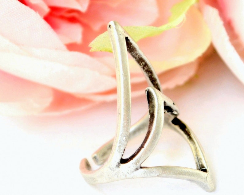 Start Button Musician Ring, Geometric Lined Sound 3D Wave line Arrow ...