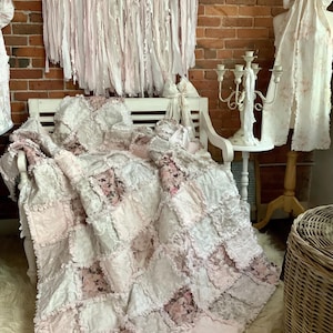 Cozy Vintage Inspired Shabby Rag Quilt Faded Cabbage Roses Pink Taupe ...