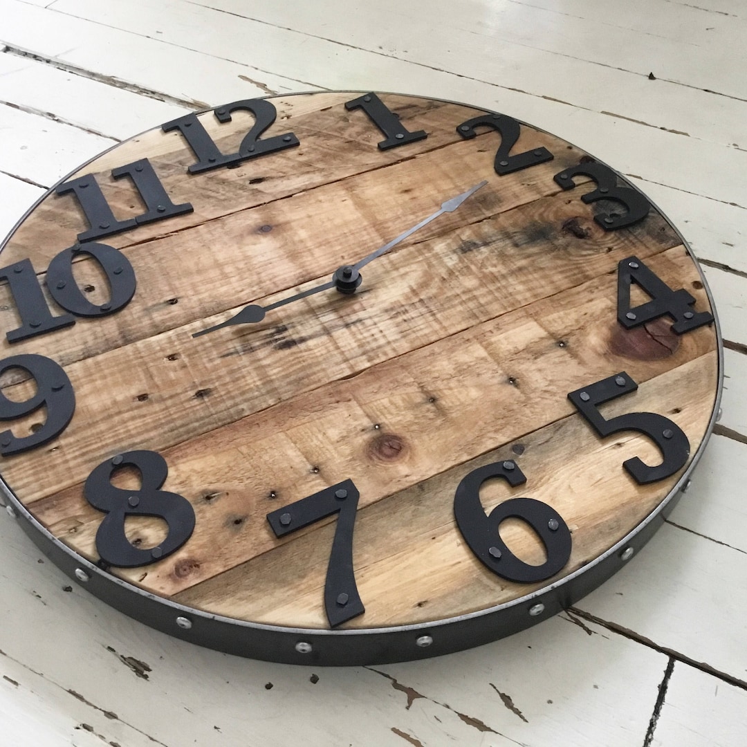 Wood Wall Clock , Farmhouse Style , 20 Inch Round , Reclaimed Barn Wood ...