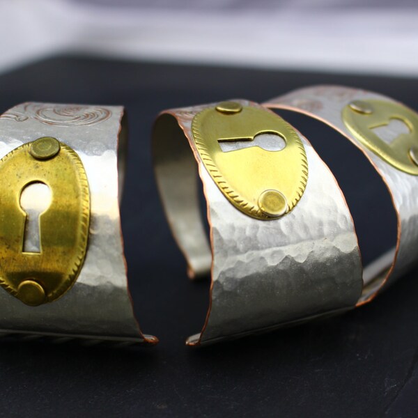 Keyhole Bracelet - Etsy