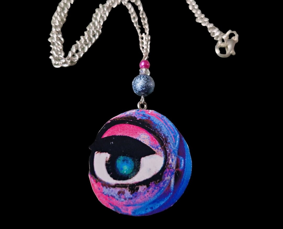 Creepy Dolls Eye Necklace / Horror Jewellery / Gothic Gift / Creepy ...