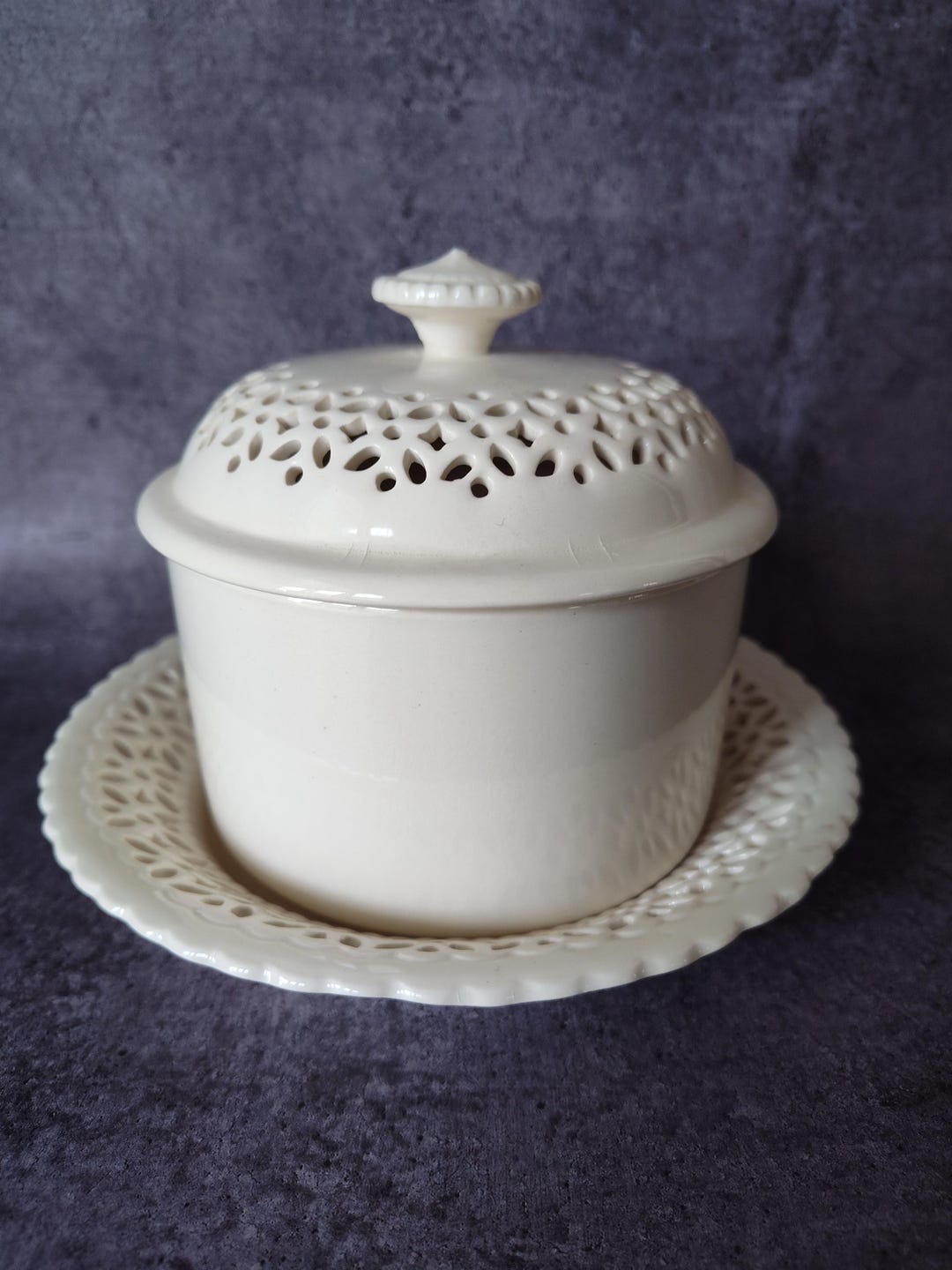 5" Tall English Leedsware Pierced (reticulated) Creamware Potpourri Jar ...