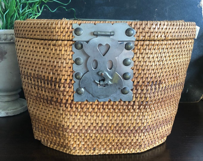 Vintage Asian Wicker Basket With Metal Detail Fish Clasp Sewing Basket ...