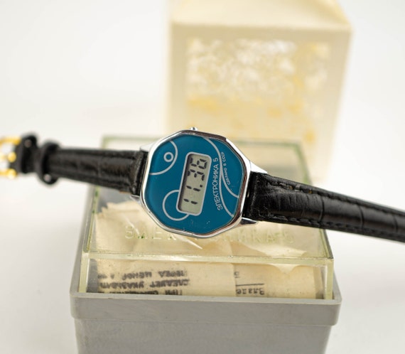 Vintage watch "ELEKTRONIKA" - LCD Soviet watch, Women… - Gem