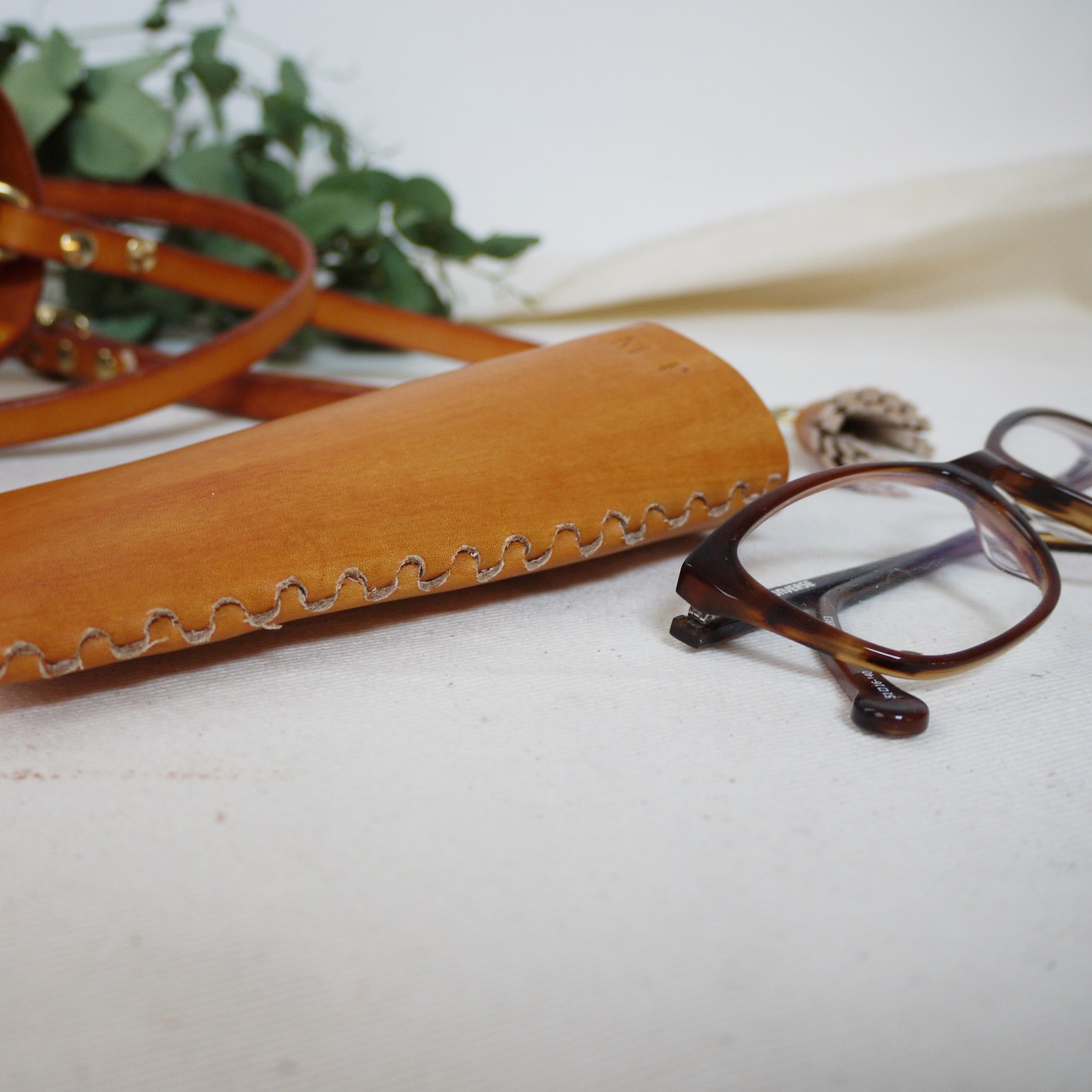 Personalised Leather glasses case. Reading glasses case. | Etsy