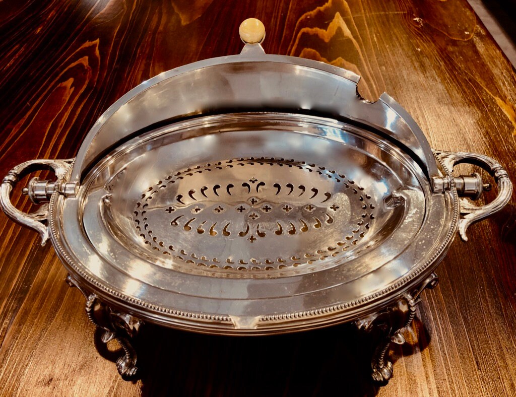 Walker & Hall Silver Plated Revolving Dome