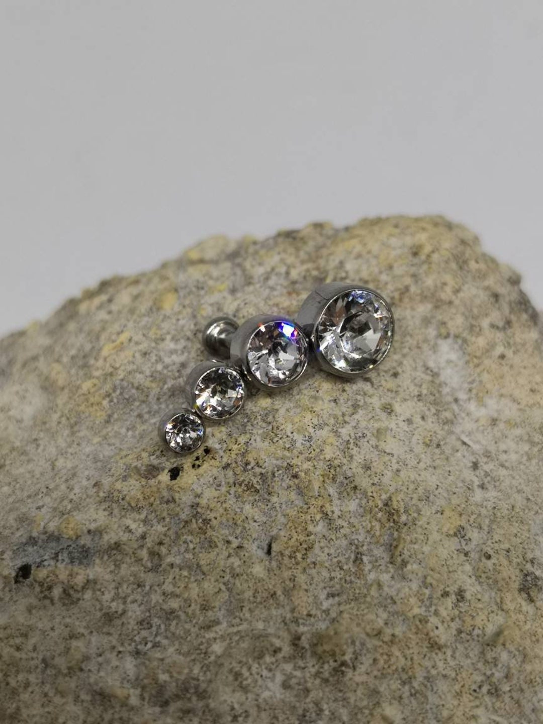 Titanium Large Crystal Arc Curve Cluster Internally Threaded Labret ...