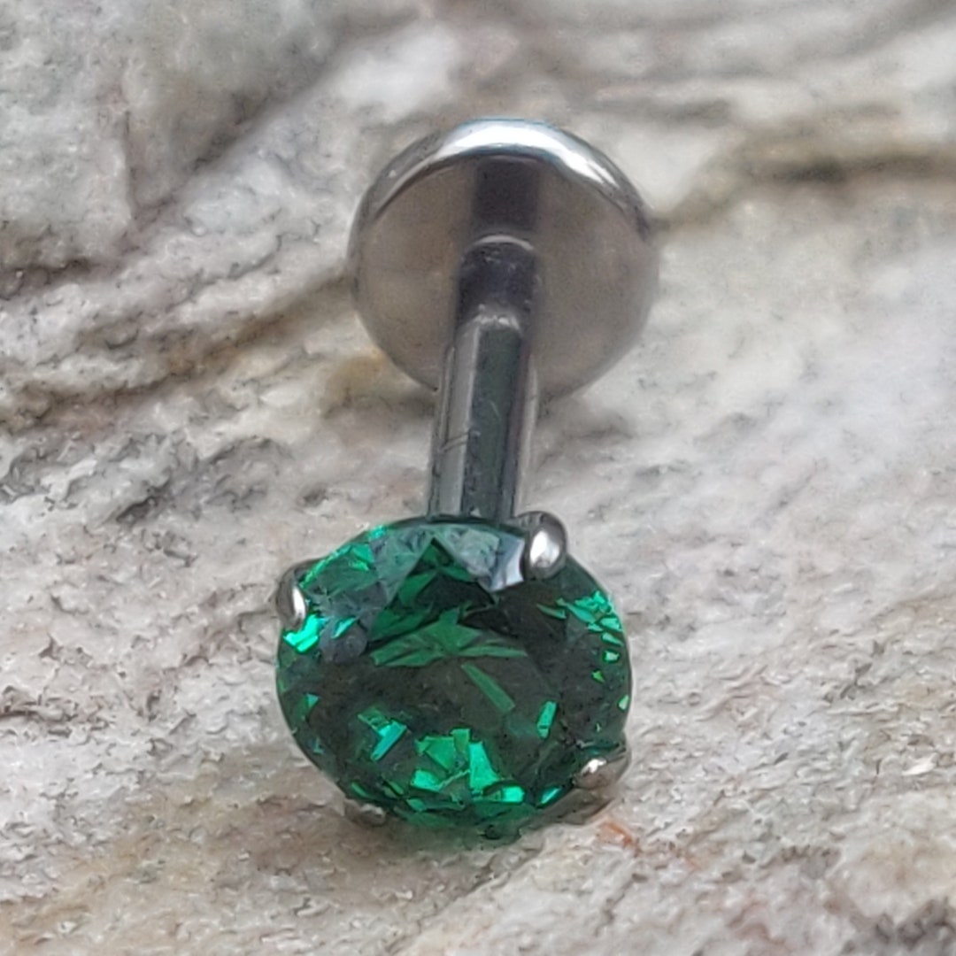 Emerald Green Prong Set Crystal | Titanium Flat Back Labret Stud | 1 ...