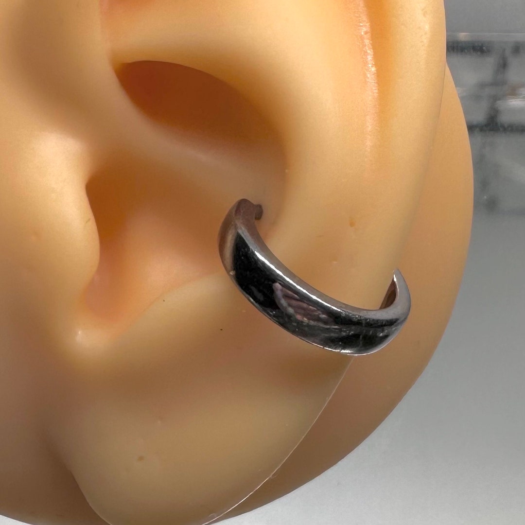 Wide Plain Band Clicker | Implant Grade Titanium | Conch / Helix Hoop ...