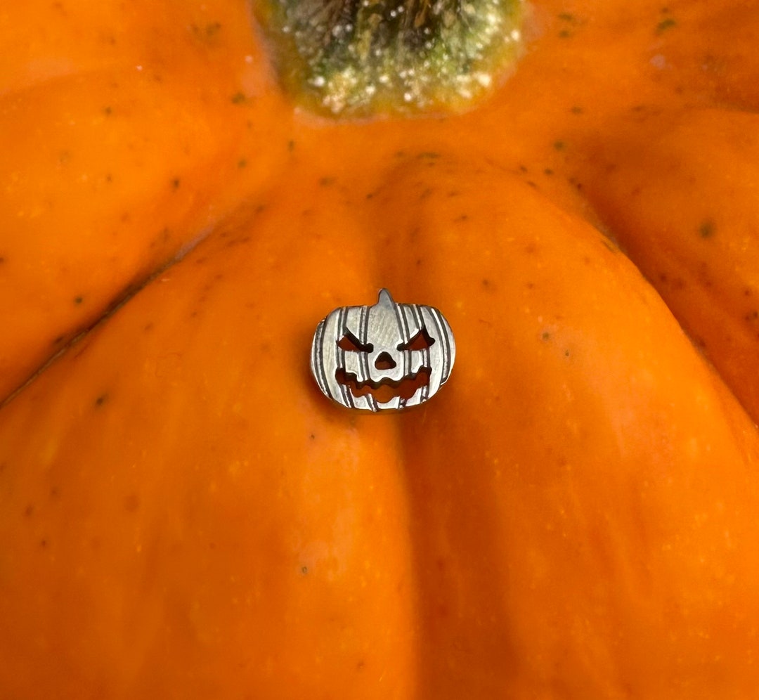 Jack-o-lantern Pumpkin Halloween | Titanium Internally Threaded Stud | 1.2mm (16g) | for Lip ...