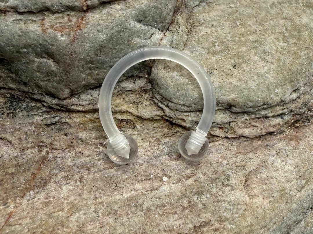 Clear Acrylic Horseshoe Circular Barbell Retainer | Hider Stud ...