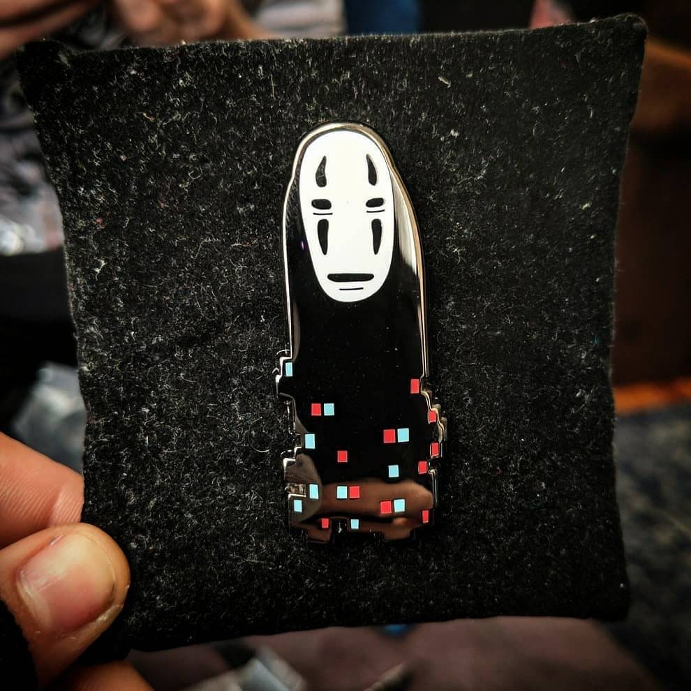 Glitch No Face Pin - Etsy