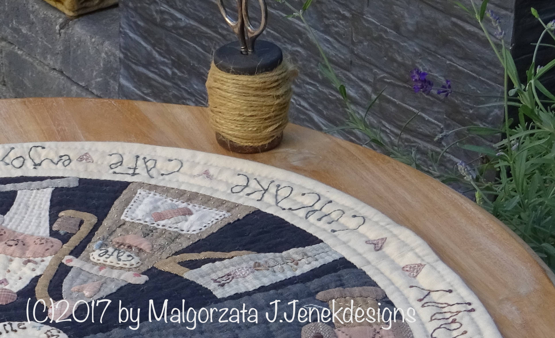 Moments Round Table Quilt by Mjjenek PAPER Pattern Hand - Etsy