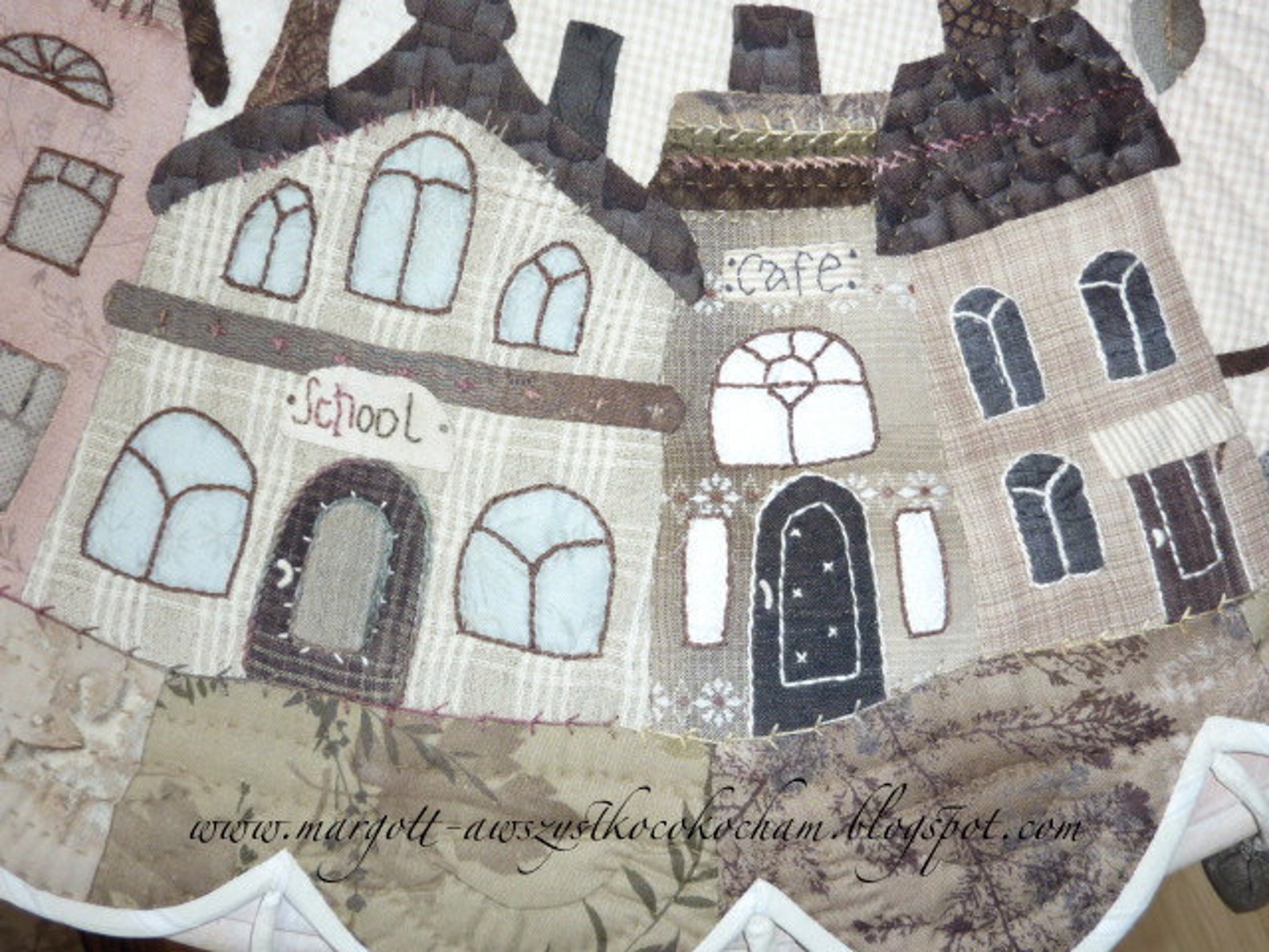 PDF Quilt Pattern, Silent in the City, Round Table Quilt, PDF Pattern ...