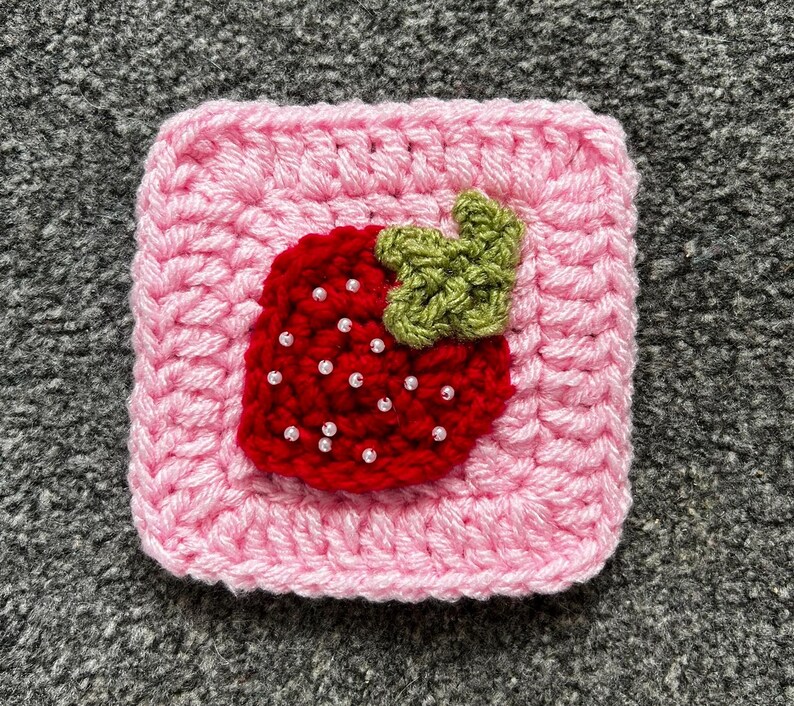 Strawberry Granny Square - Crochet Pattern - Coquette / Cottagecore DIY ...