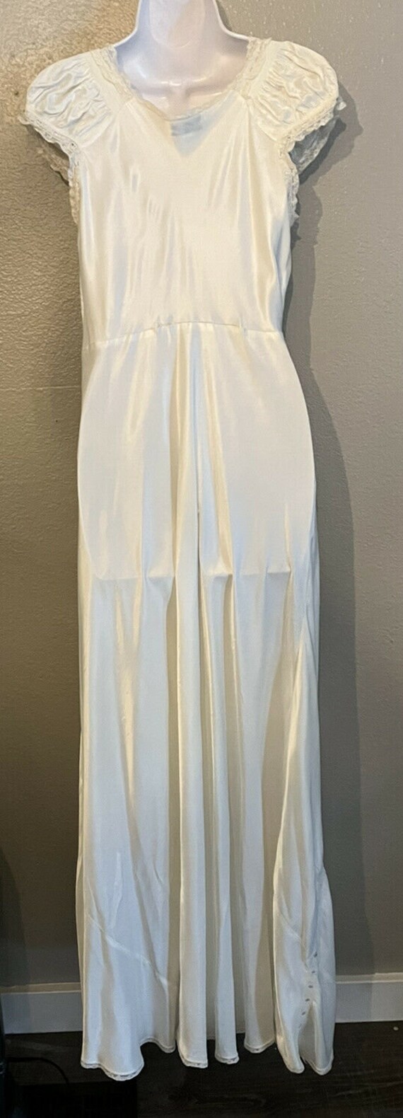Vintage 1930s Countess Layne Satin Ivory Bur Mil Qual… - Gem