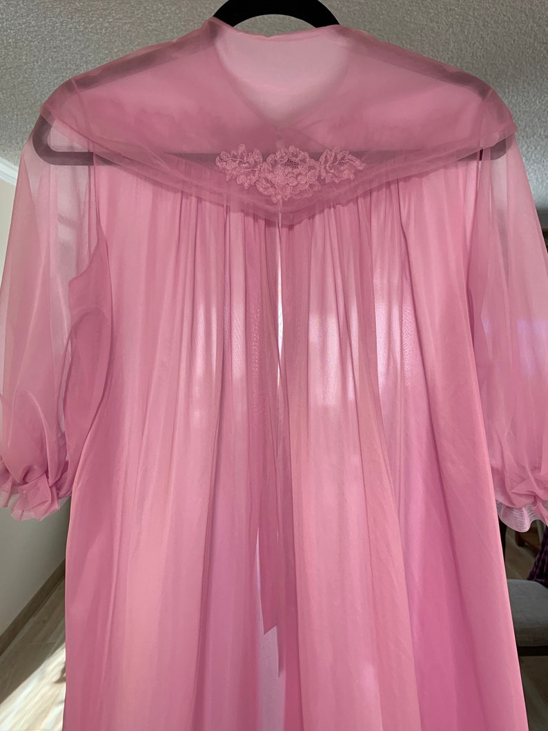 Vintage 1950s Vanity Fair Sheer Lavender Robe/cape With Billowing ...