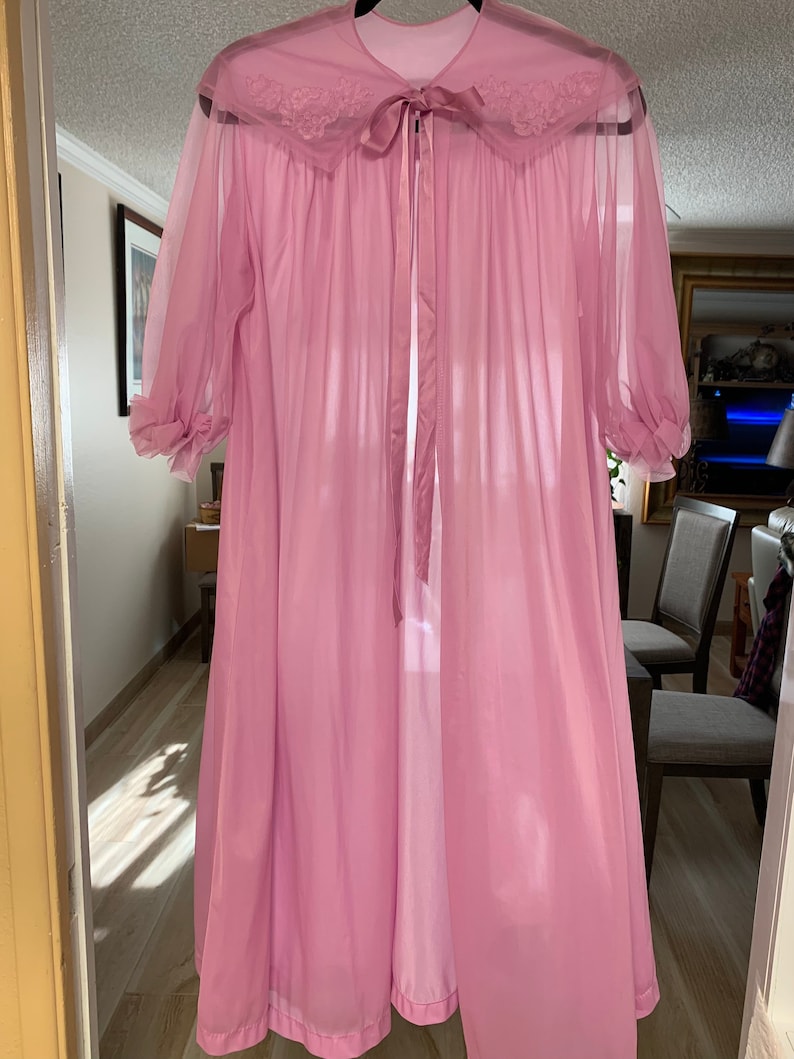 Vintage 1950s Vanity Fair Sheer Lavender Robe/cape With Billowing ...