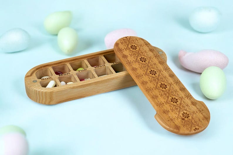 Organizador de comprimidos de madeira para 7 dias com tampa magnética ...