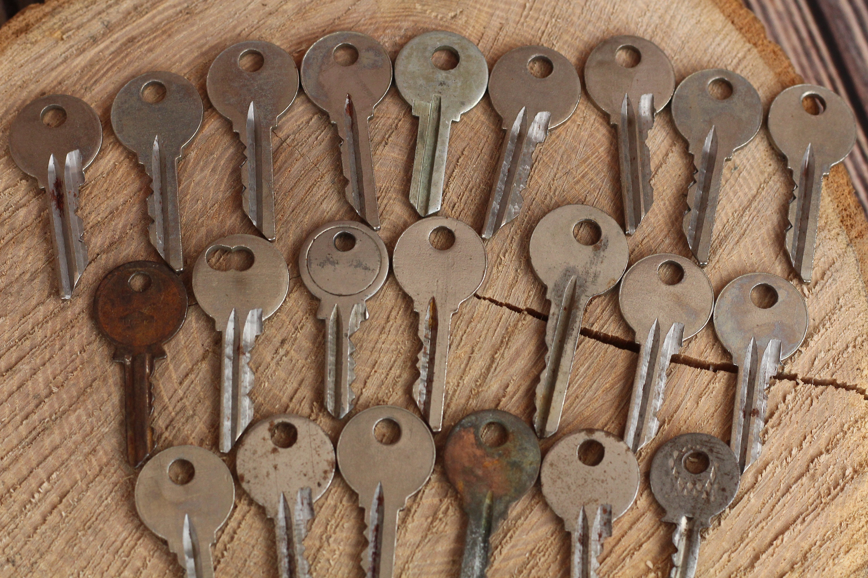 Vintage Metal Keys Antique Skeleton Key Ture Door Keys Bunch of Old ...